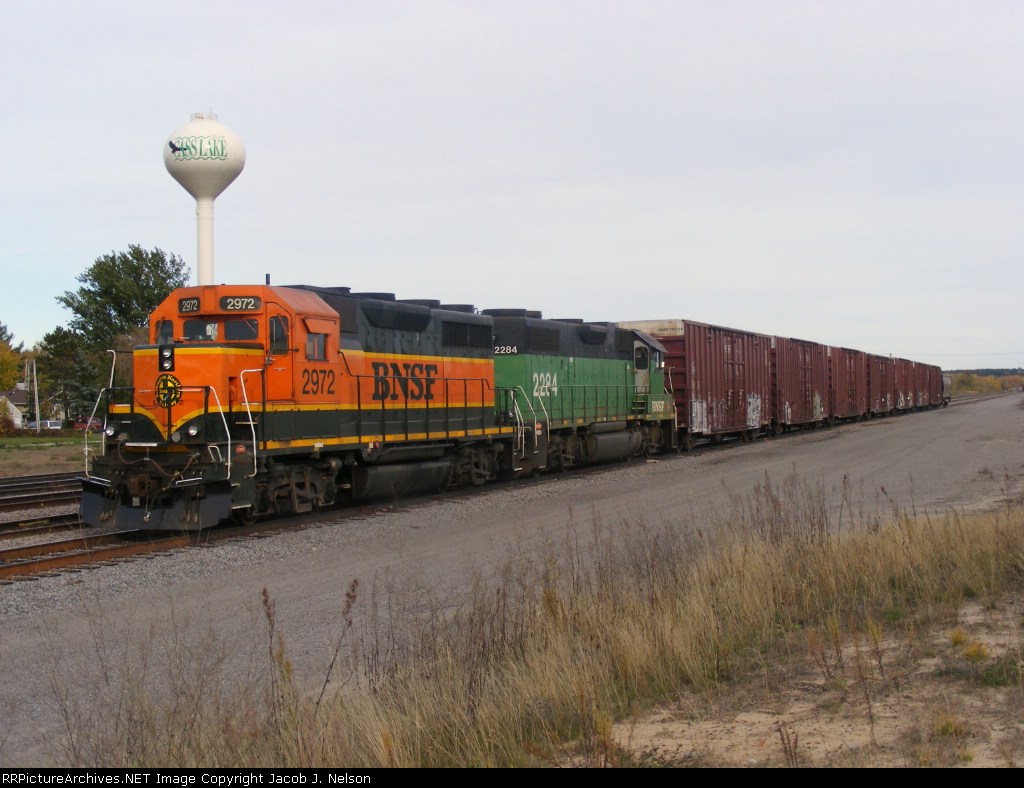 BNSF 2972 and BNSF 2284